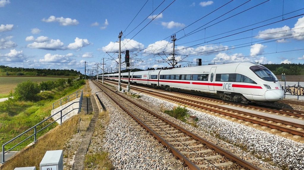 Deutsche Bahn – Neue Züge, mehr Platz, schnellere Verbindungen – Raawi