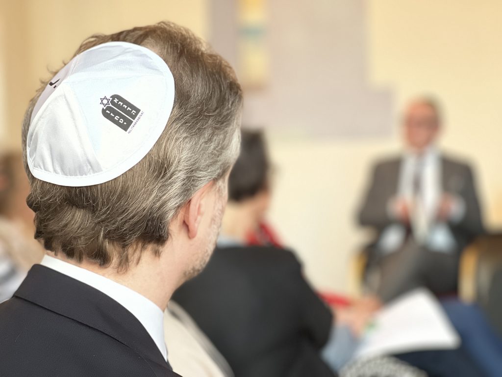 Berlin: Rabbiner wurde gebeten, bei der Sicherheitskontrolle seine ...